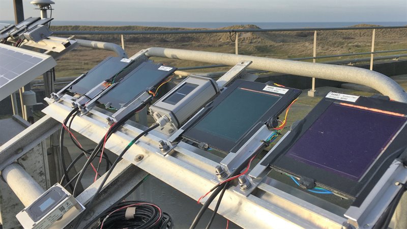 Simplified tandem solar modules for European market