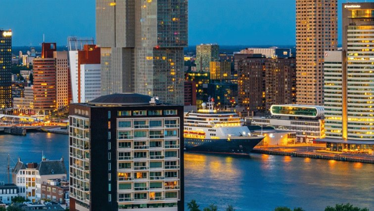 Logistics hubs for zero-emission urban distribution